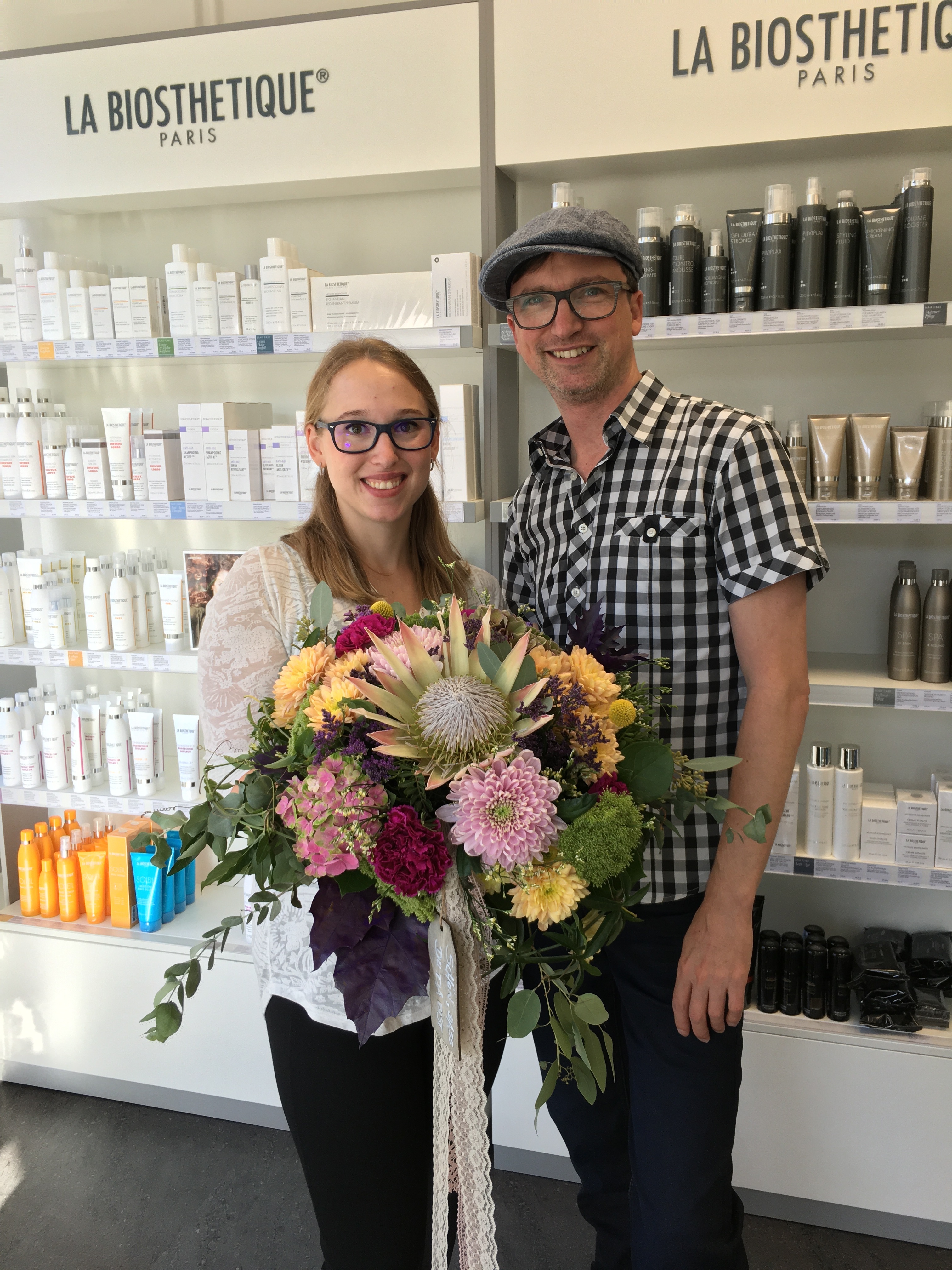 Herzlich willkommen im Team – …aus liebe zum Haar.